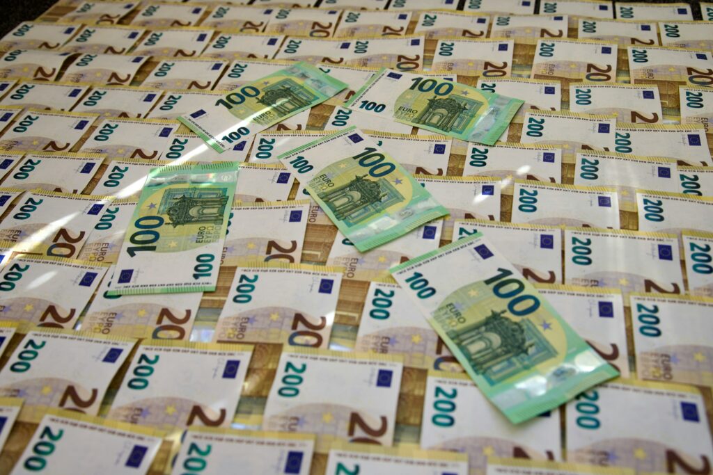 Combien rapporte un million d'euros placé par mois (et par an)